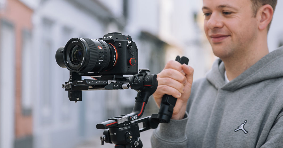 Poznaj funkcje przydatne przy filmowaniu w aparatach Sony