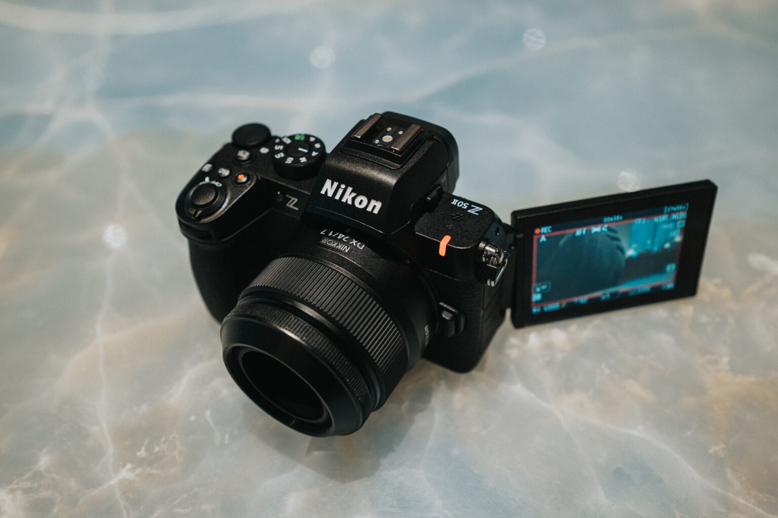 Nikon Z50 II to zaskakująco interesujący aparat na początek